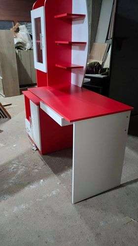 Spacious Reading Table for the Modern Reader